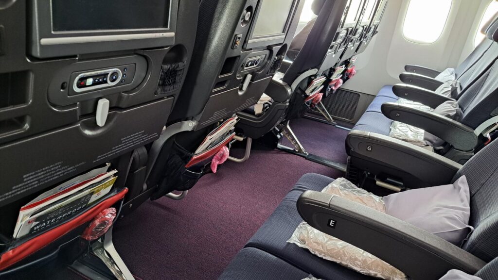 【写真付き】JALバンコク路線 JL031 / 773（777-300ER）の座席はどこが正解？（エコノミークラス） | どんどん！バンコク情報局